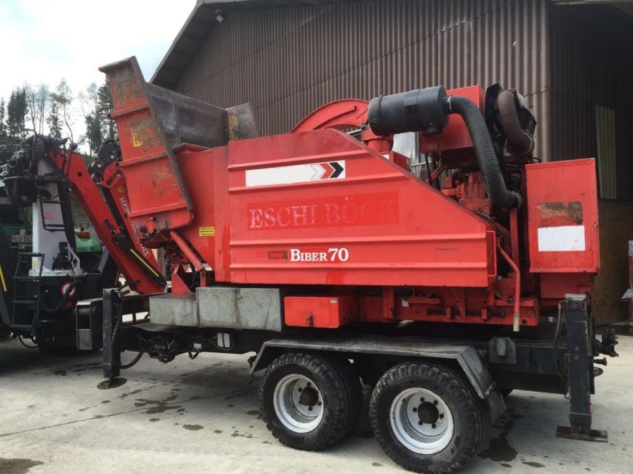 Drobilica za drvo - čiper - iverač - na prikolici sa vlastitim pogonom