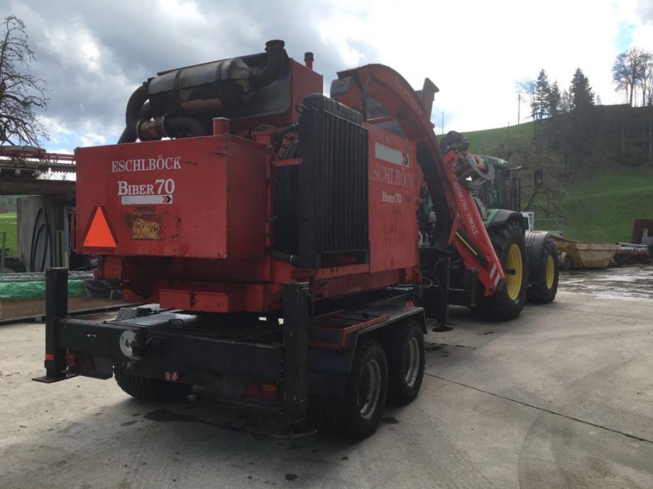 Drobilica za drvo - čiper - iverač - na prikolici sa vlastitim pogonom