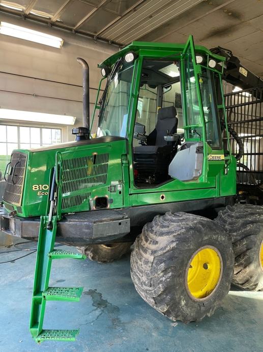 Forwarder John Deere 810D