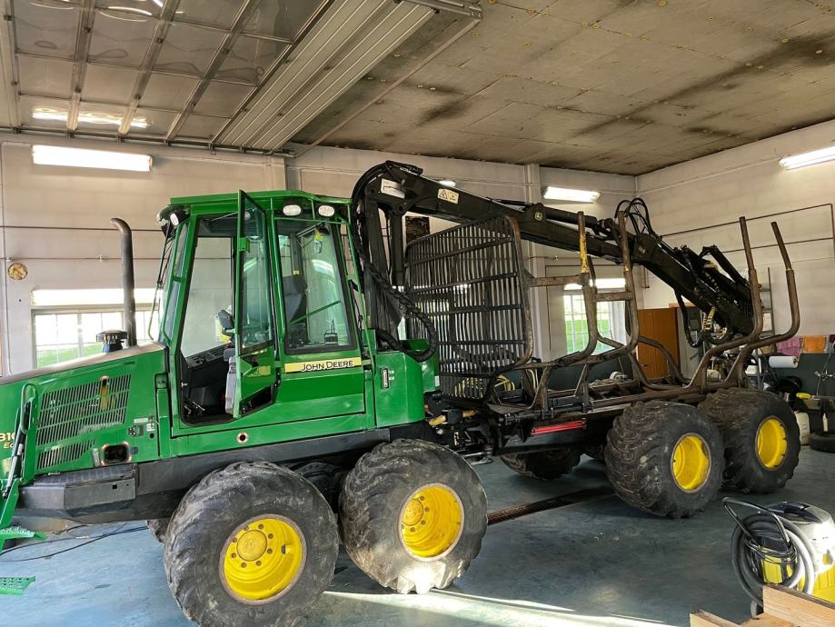 Forwarder John Deere 810D