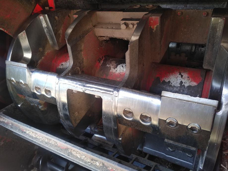 Iverač Eschlböck Biber Biber 78 ZK sa kranom, drobilica za drvo