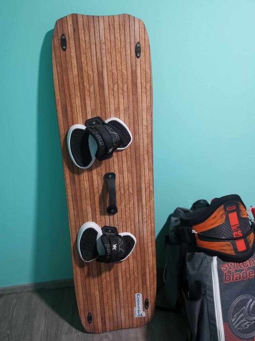 Kitesurf oprema - zmaj, daska, bar, trapez i pumpa