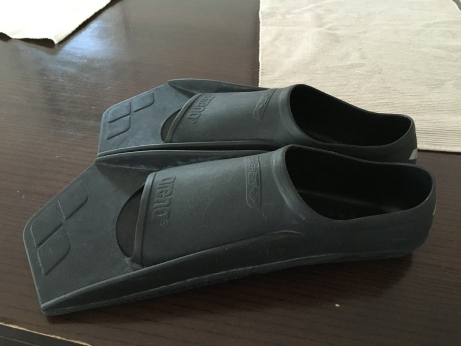 KRATKE PERAJE POWERFINS CRNE ARENA 35-36