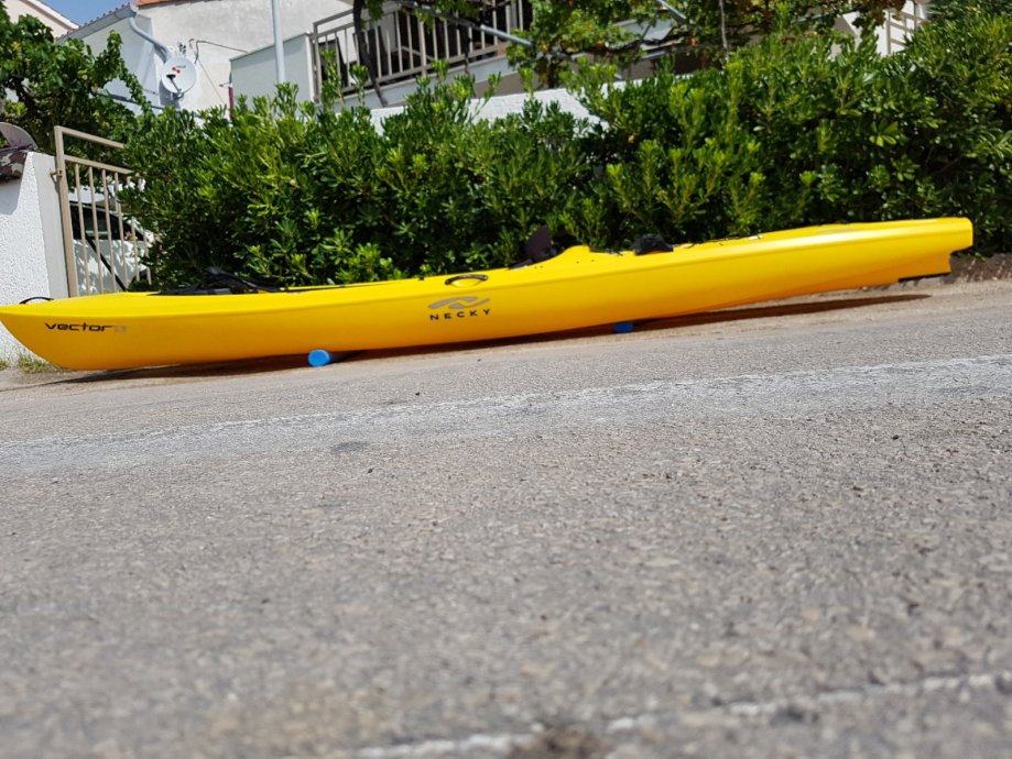 Necky Vector 13 - idealan kajak za istraživanje uvala.