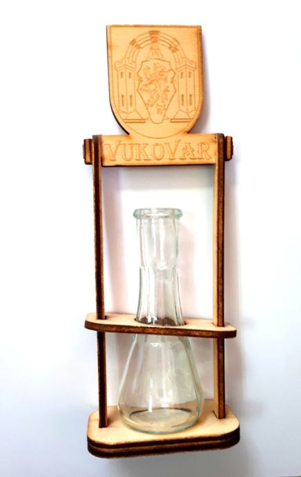 Fraklić na drvenom stalku