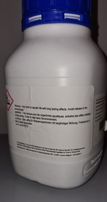 Bakrov(II) oksid (CuO, crni) - 97,5+%.