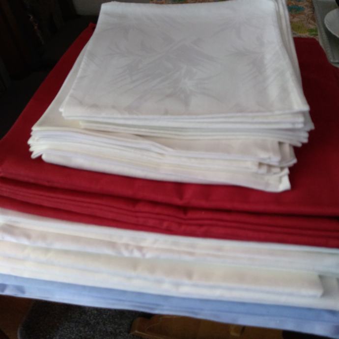 Stolnjaci, nadstolnjaci i ubrusi damast restoranski