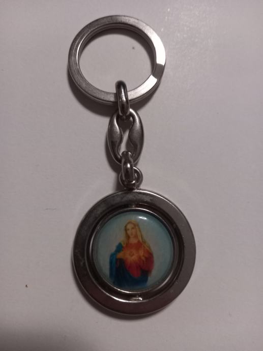 Elegantni privjesak s likom Gospe i Isusa – simbol vjere i zaštite