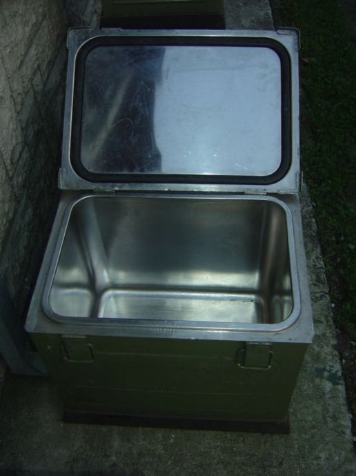 Manjerka - termos posuda.