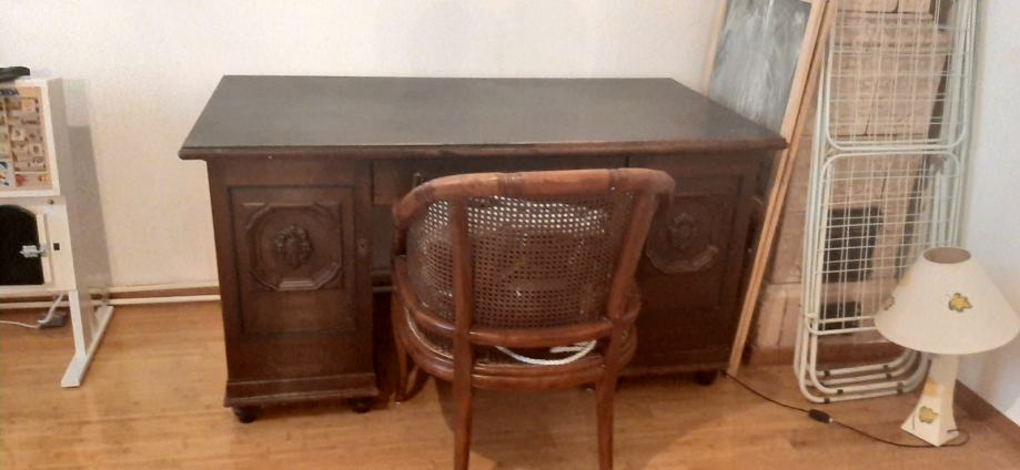 Masivni starinski stol i stolica