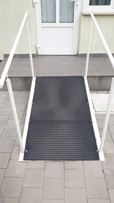 Metalna rampa za invalide