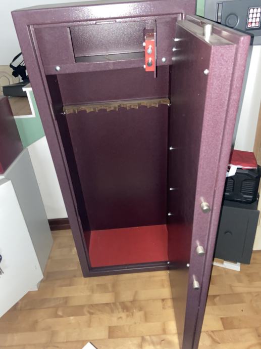 ORMAR ZA POHRANU ORUŽJA / Sef za oružje Cijena : 1200