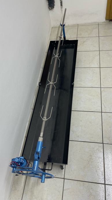 PECALO NA RASKLAPANJE ZA PEČENJE PILIĆA ILI CARSKOG MESA