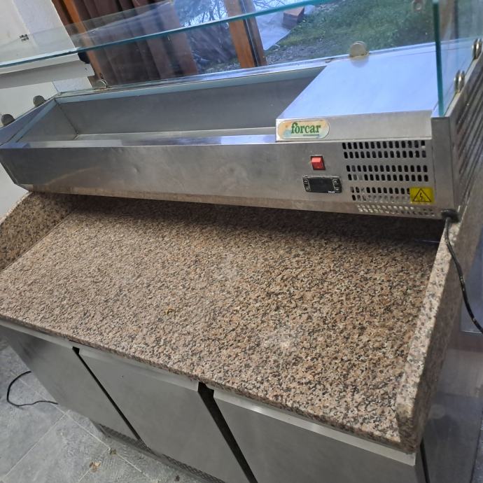 Pizza pult sa nadogradnjom