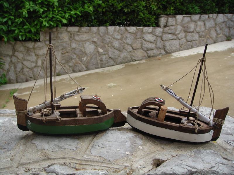 prodajem drvene brodice 25kn/kom