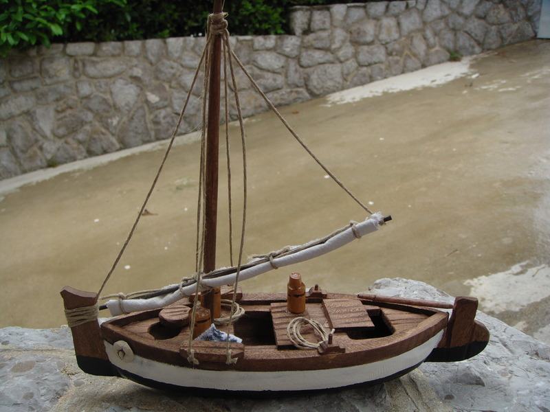 prodajem drvene brodice 25kn/kom