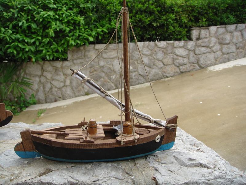 prodajem drvene brodice 25kn/kom