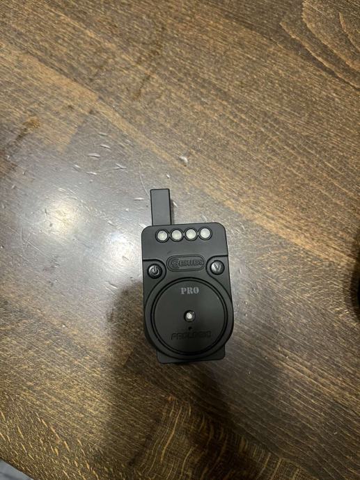 Prodajem prologic signalizatore + rod pod