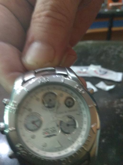 prodajem ručni sat sector adv 6500,waserdiht