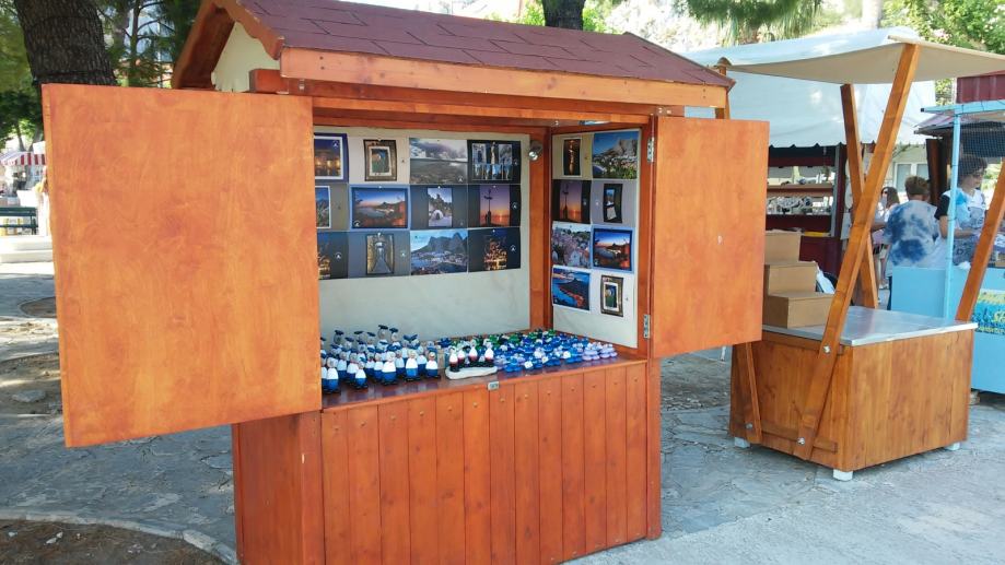 HITNO PRODAJEM ŠTAND ZA SUVENIRE!