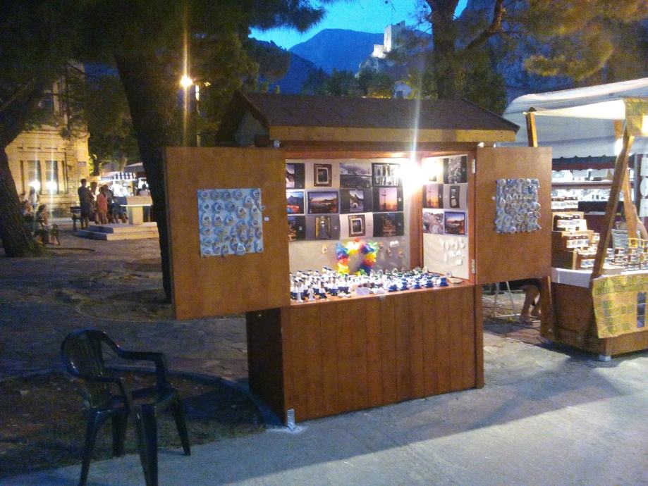 HITNO PRODAJEM ŠTAND ZA SUVENIRE!
