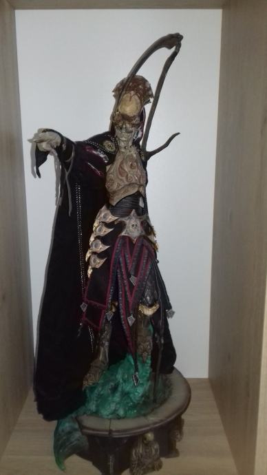 Sideshow Collectibles statue
