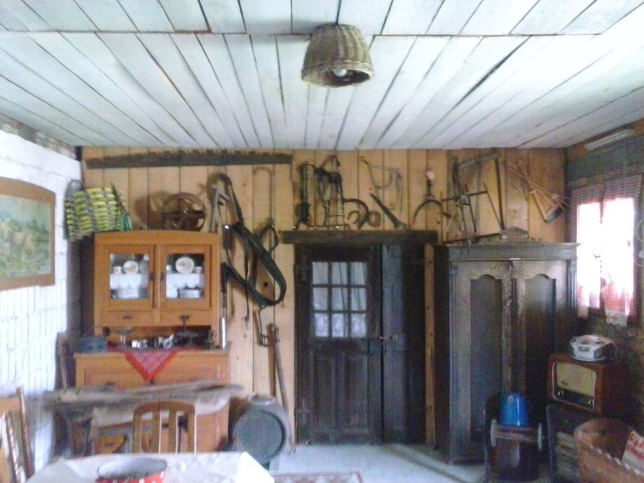 STARINE-STARI NAMJEŠTAJ,STARE SLIKE,RADIO,KOLOVRAT I SL.-U KOMPLETU