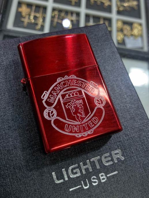 USB upaljač Manchester united Zippo style •NOVO •CERTIFIKAT •DOSTAVA