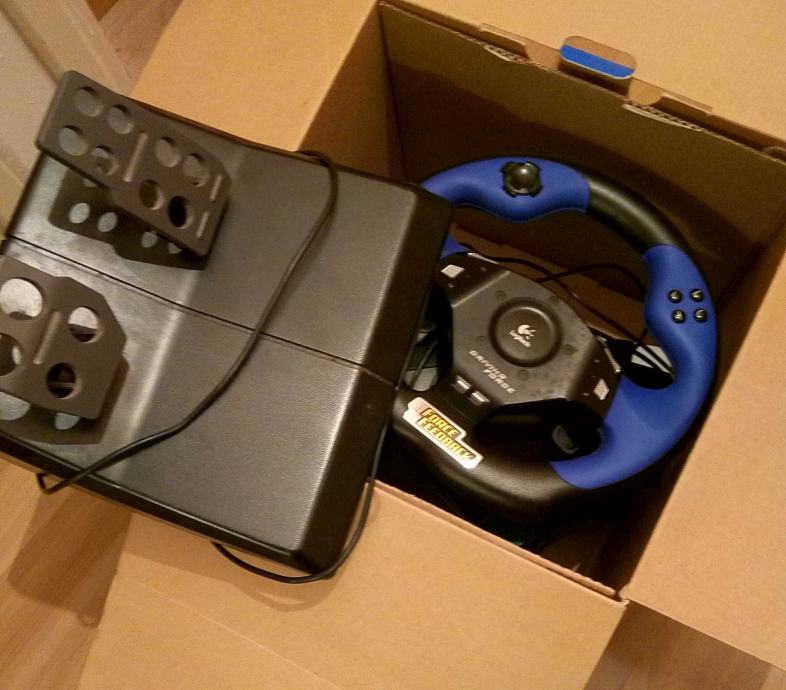 Playstation 2 + Volan za playstation