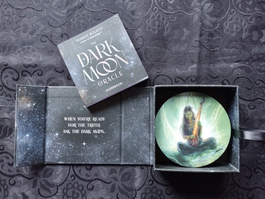 Yasmin Boland The dark moon Oracle karte