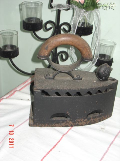 ZBIRKA STARIH KUĆNIH UPORABNIH PREDMETA