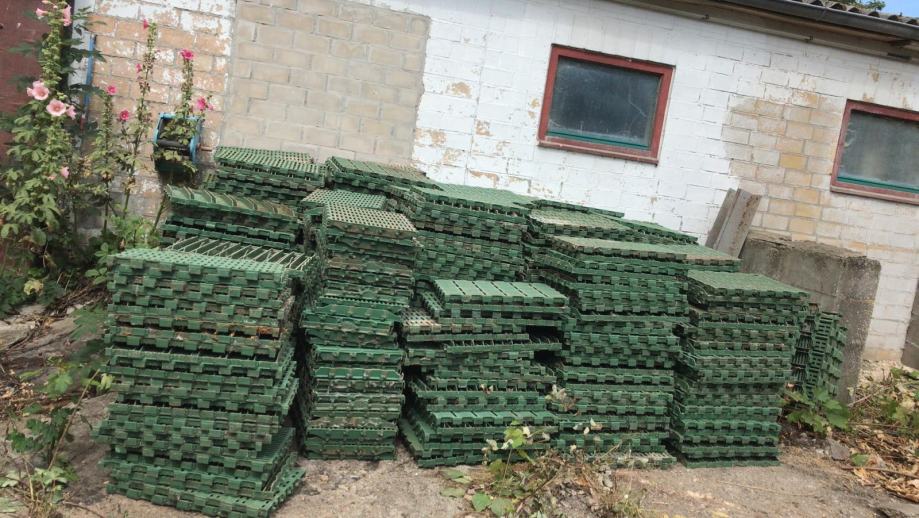 Resetkasti podovi, plastike za svinje