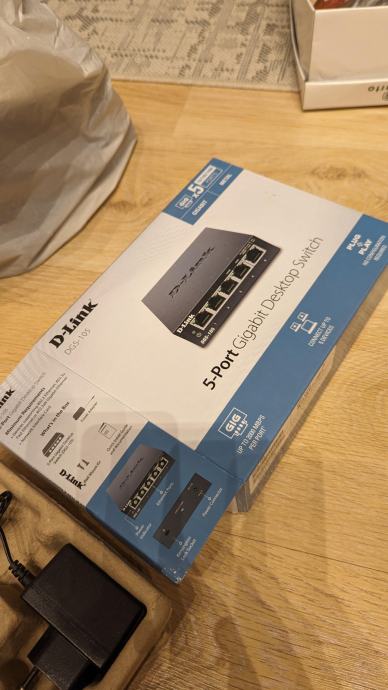 Dlink DGS-105, 5 portova, Gigabitni, dva komada