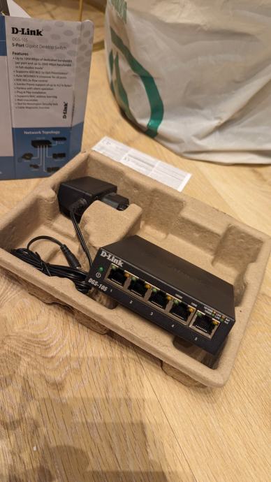 Dlink DGS-105, 5 portova, Gigabitni, dva komada