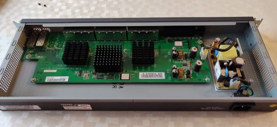 HP ProCurve 1800-24G J9028B 24-portni L2 managed gigabit switch