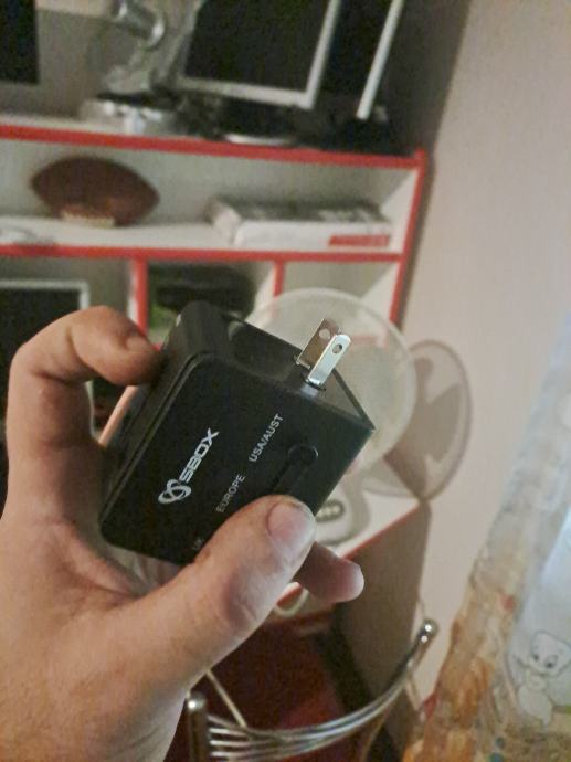 SBOX UTIČNICA UTIKAČ RAZNE UTIČNICE UK/AUS EU/USA SVE UTIČNICR I 2XUSB