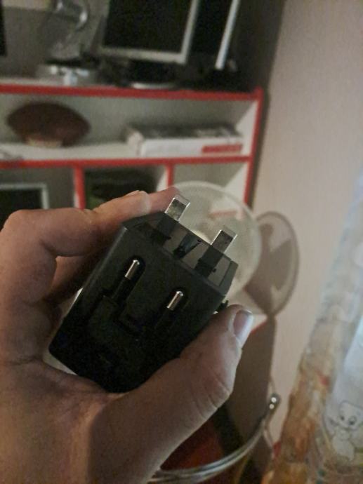 SBOX UTIČNICA UTIKAČ RAZNE UTIČNICE UK/AUS EU/USA SVE UTIČNICR I 2XUSB