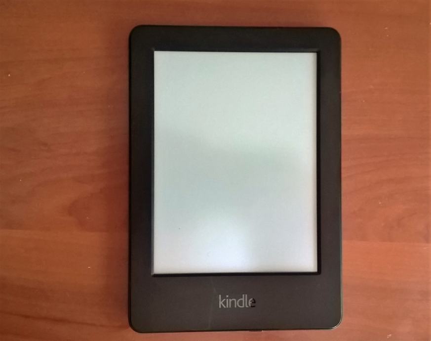 Amazon Kindle 6 inch e-ink E-Book Reader Čitač WiFi 4GB + Futrola Amazon Kindle 6 inch e-ink E-Book Reader Čitač WiFi 4GB + Futrola