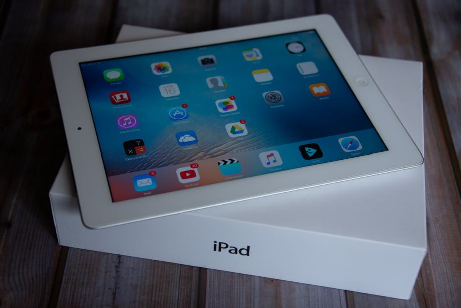 Apple iPad (3rd Gen) 16GB, Wi-Fi + 4G Cellular (A1430), max. uščuvan