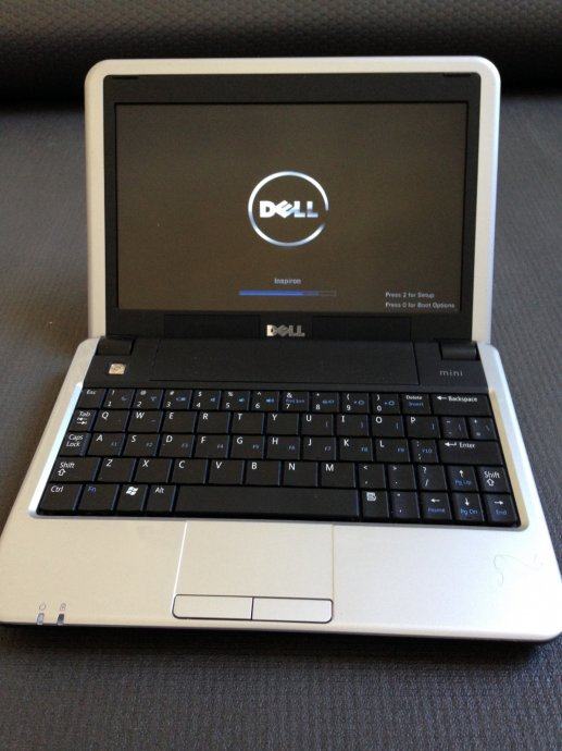 iPad Mini 16GB wifi **uz iPad poklanjam Dell Mini 9 računalo