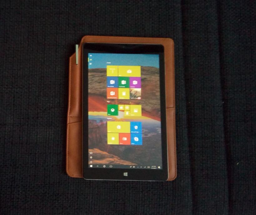 NuVision Solo 10 Draw Windows 10 HD Tablet 10 + Futrola