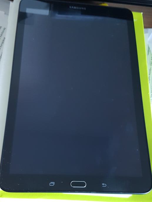 Prodaje se tablet Samsung Galaxy Tab E