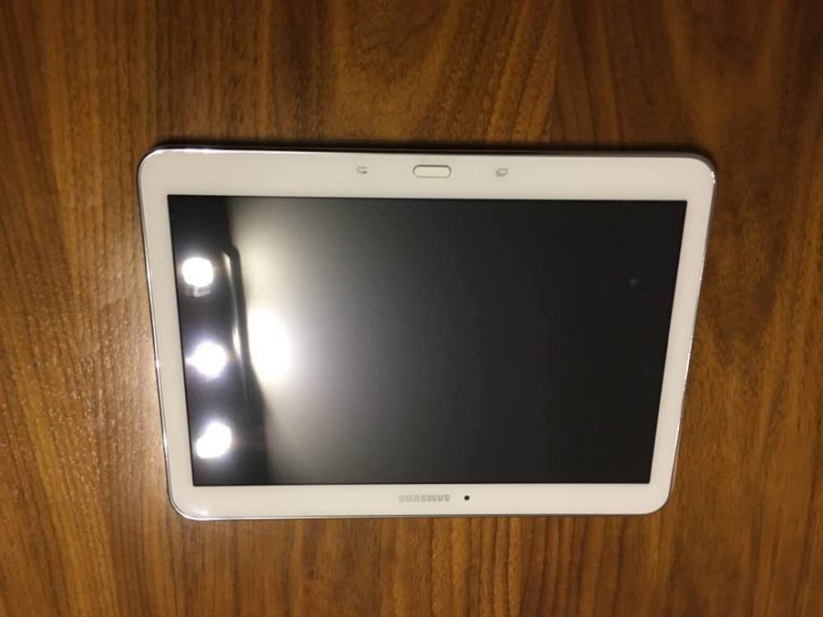 Tablet Samsung Galaxy Tab 4 SM T535 u izvrsnom stanju