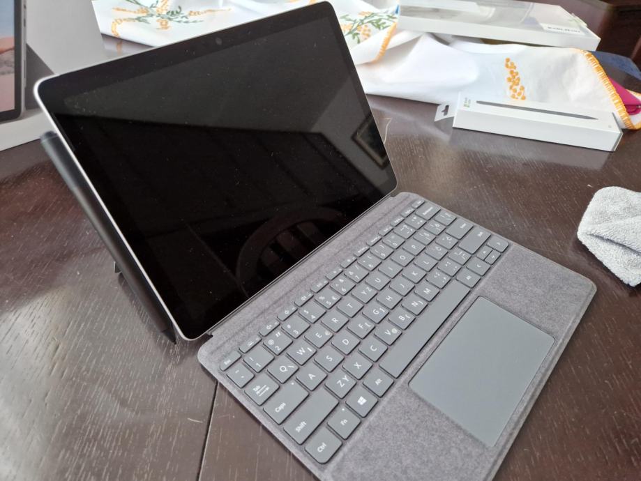 Microsoft Surface Go 2, 10,5 4 GB RAM 64 GB storage