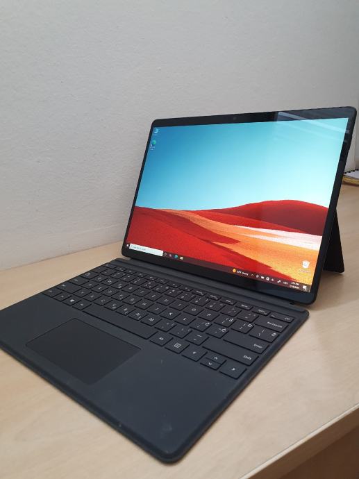 Microsoft Surface Pro X / SQ1 / 8GB / 256GB / 13 / 4G LTE