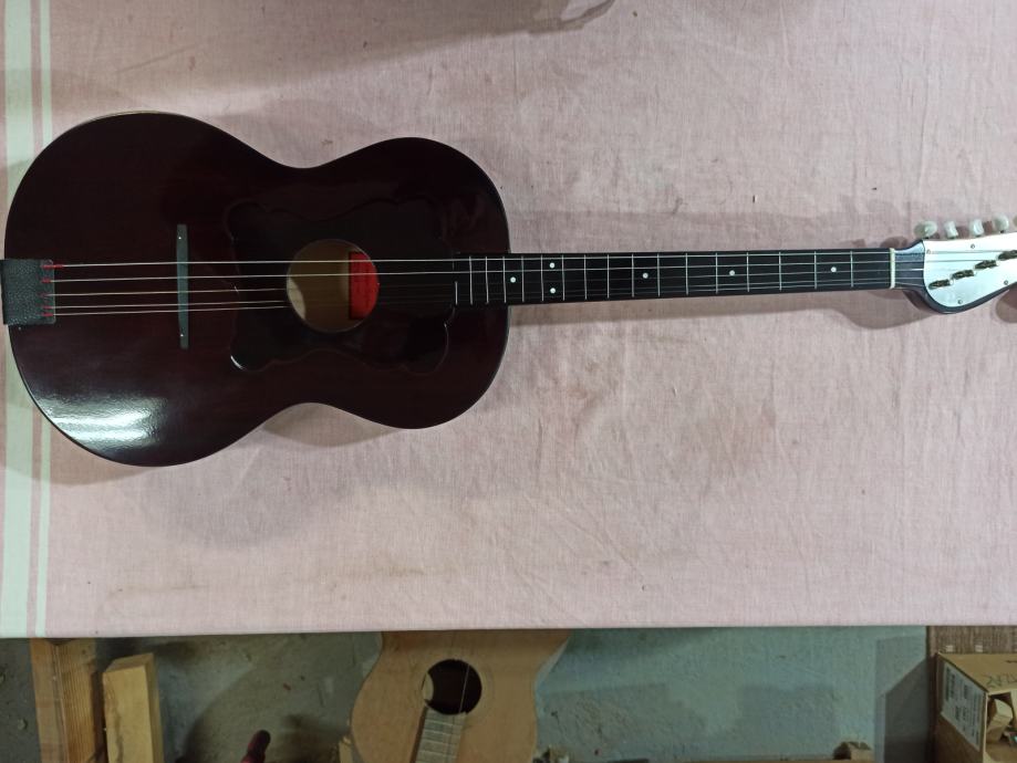 Brač, bas prim prodajem