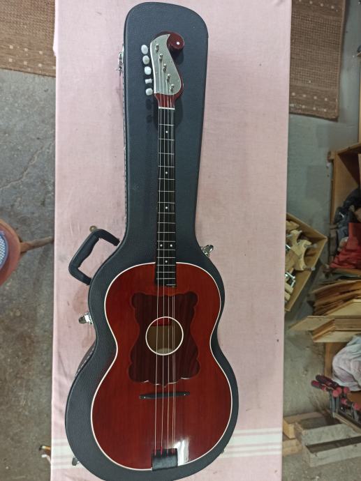 Brač, bas prim prodajem