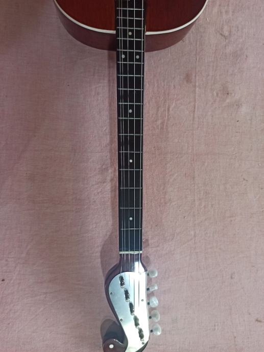 Brač, bas prim prodajem