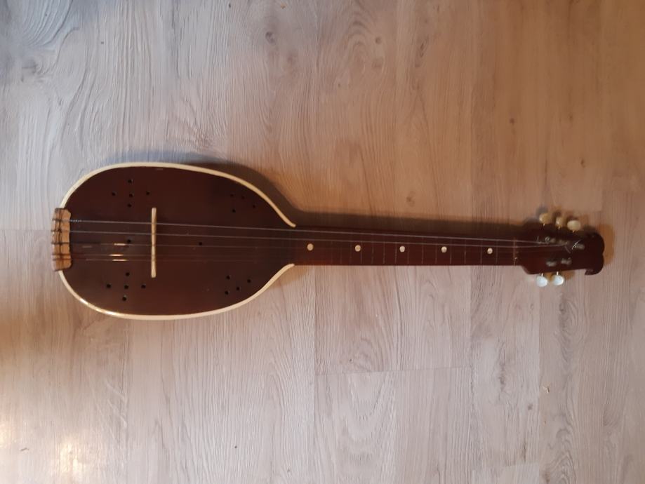 Prima E ( bisernica )