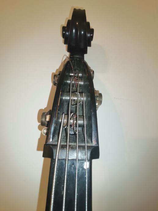 Tamburaški bas, berda, begeš.